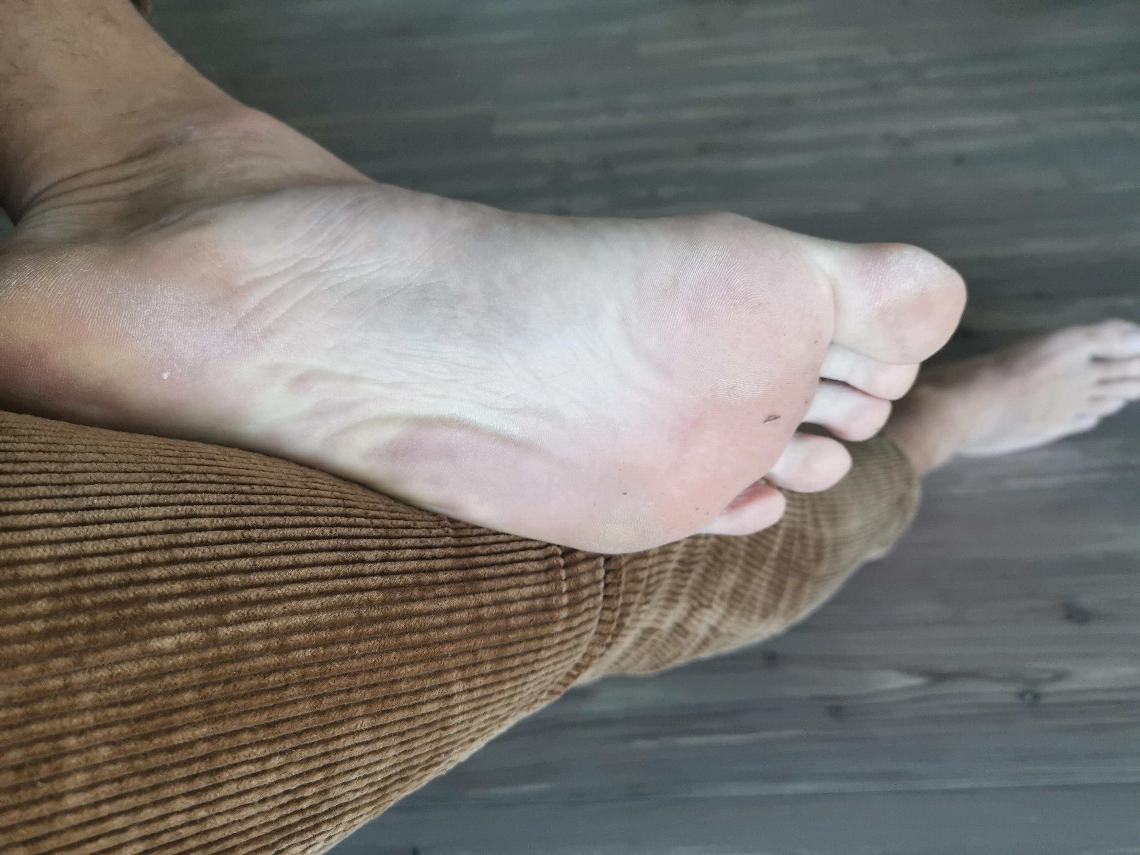 My Feet Need Some Attention Scrolller