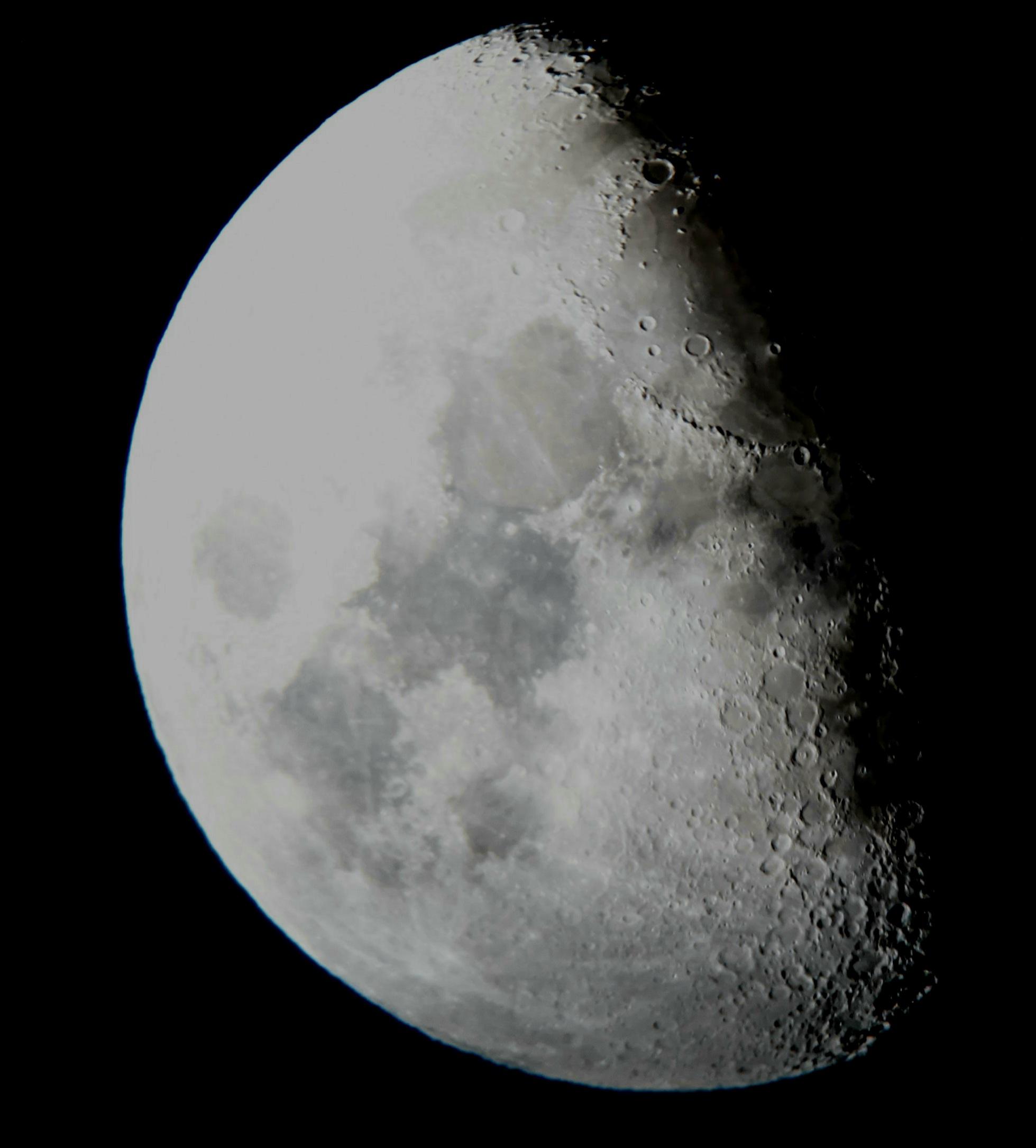 My first ever picture of the moon! | Scrolller