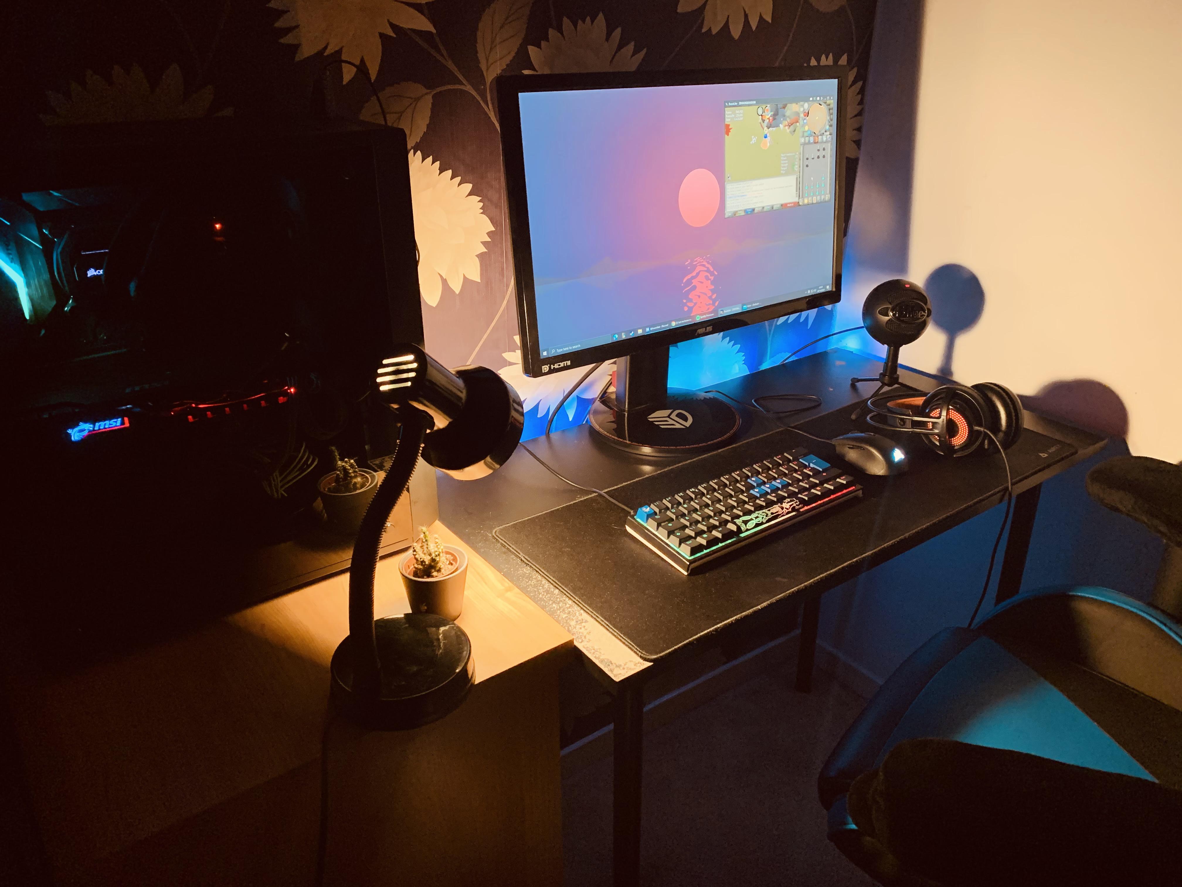 My first proper set up! Let me know what you think :) | Scrolller