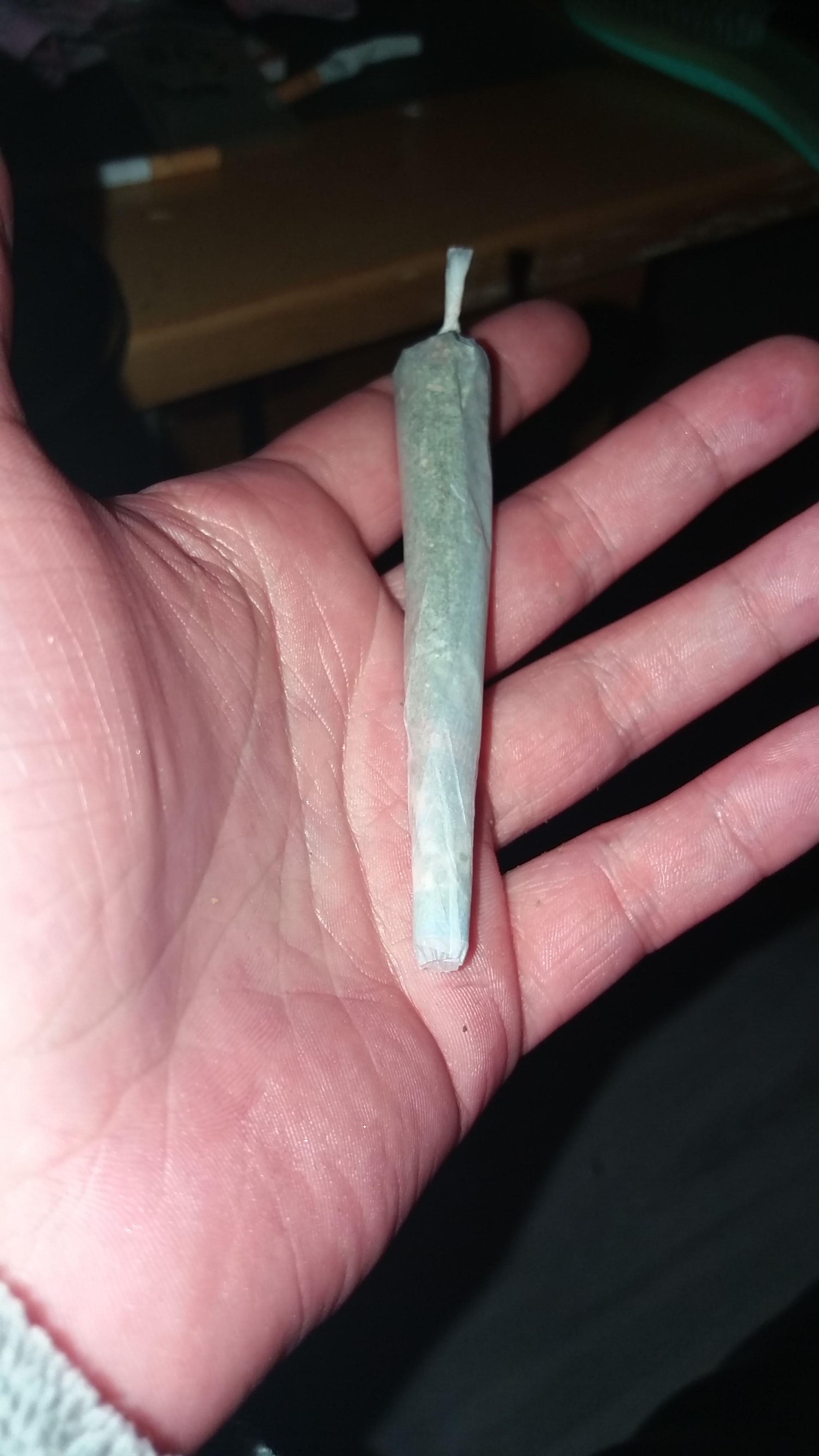 My first time rolling a joint | Scrolller