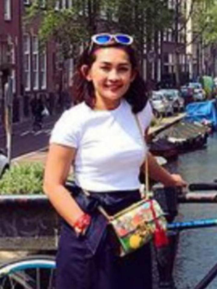 my friends always take a creepshot of my mom. is she really that hot? | Scrolller