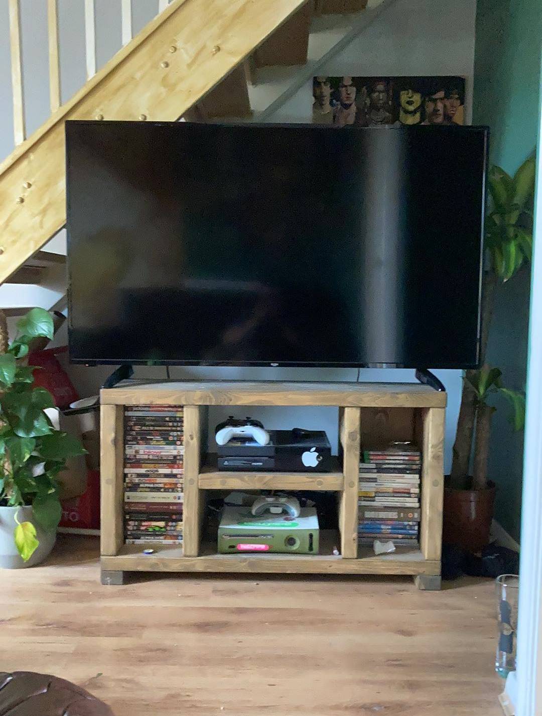 My friends TV stand. | Scrolller
