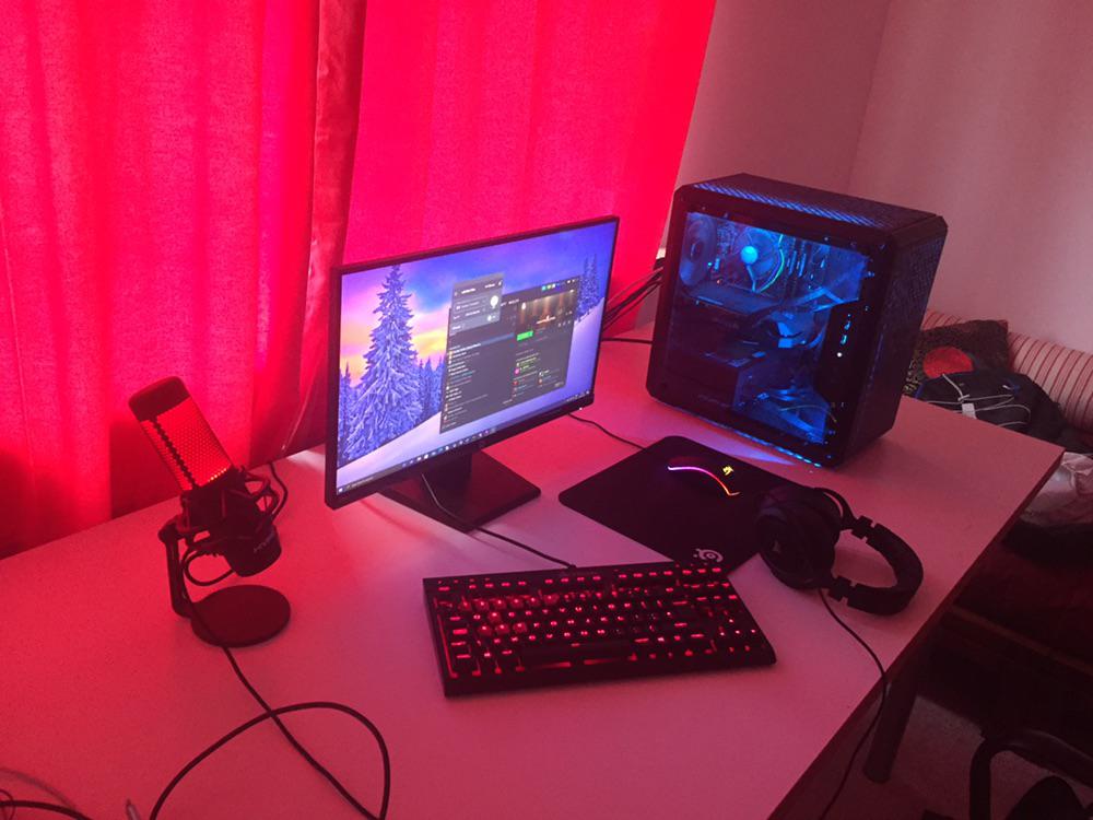 My gaming setup | Scrolller