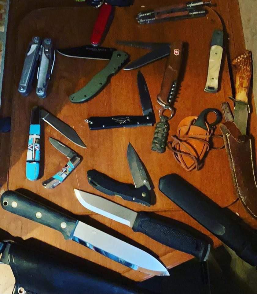 My knife collection so far | Scrolller