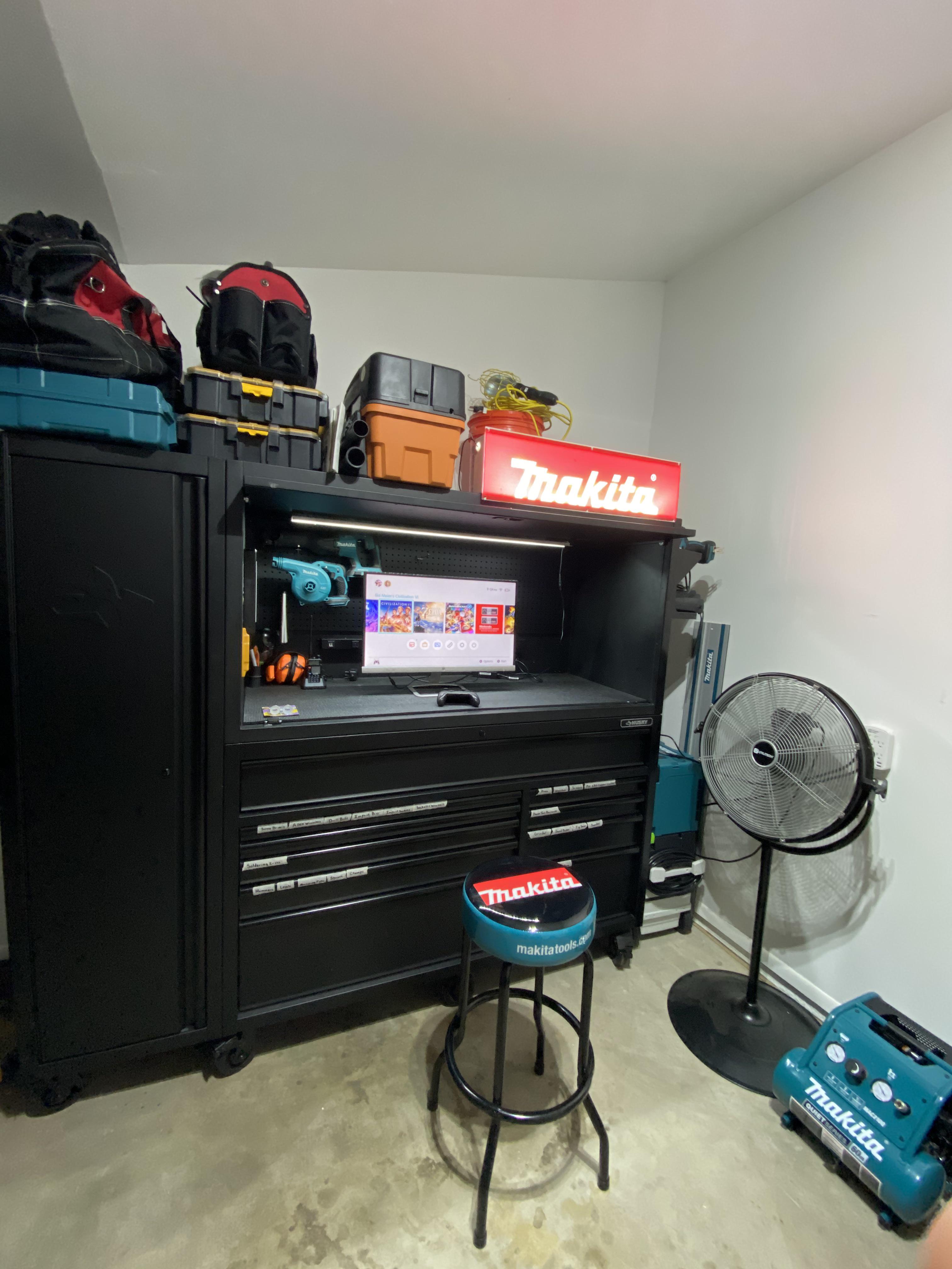 My little corner workshop | Scrolller