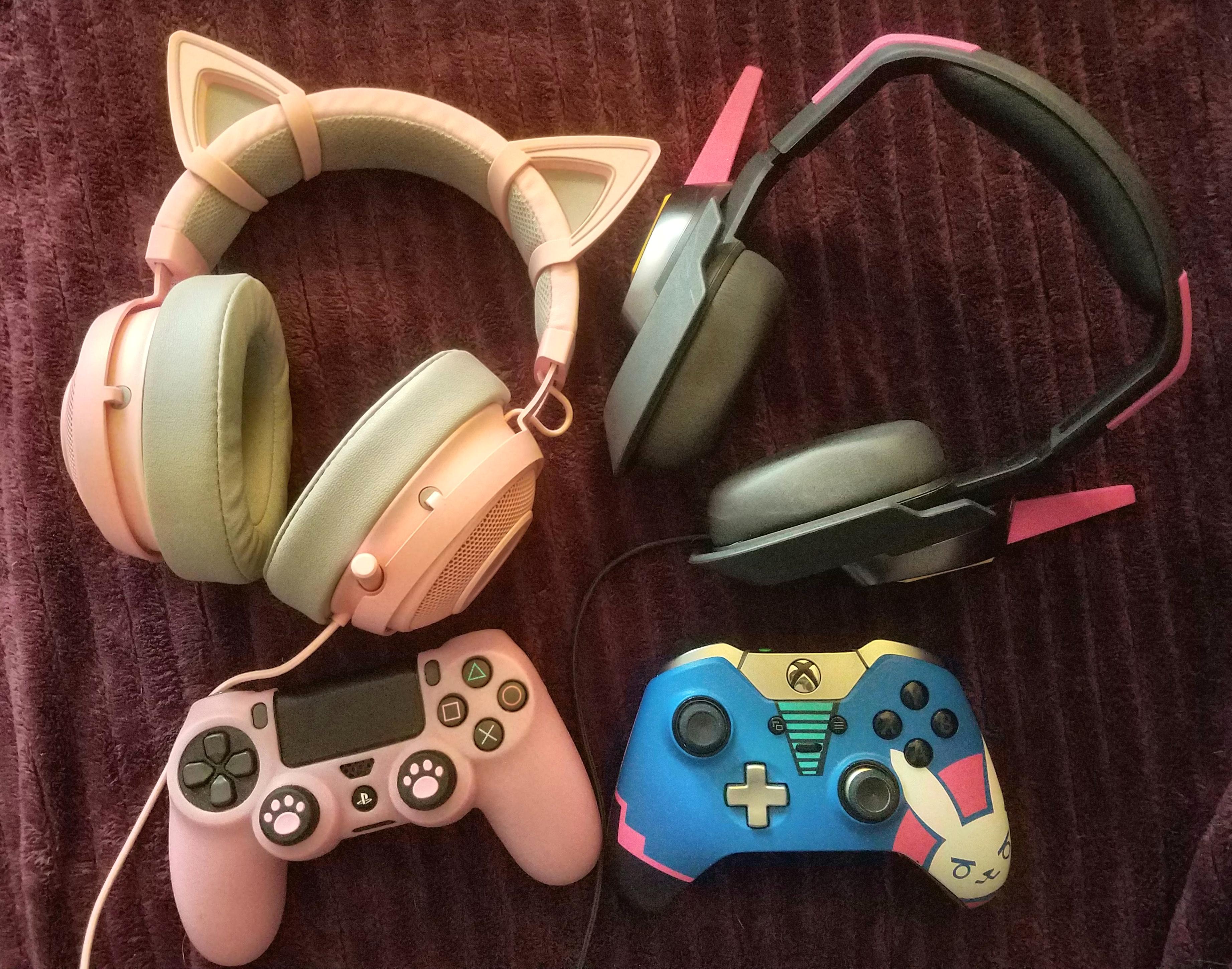 My matching headset & controllers! | Scrolller
