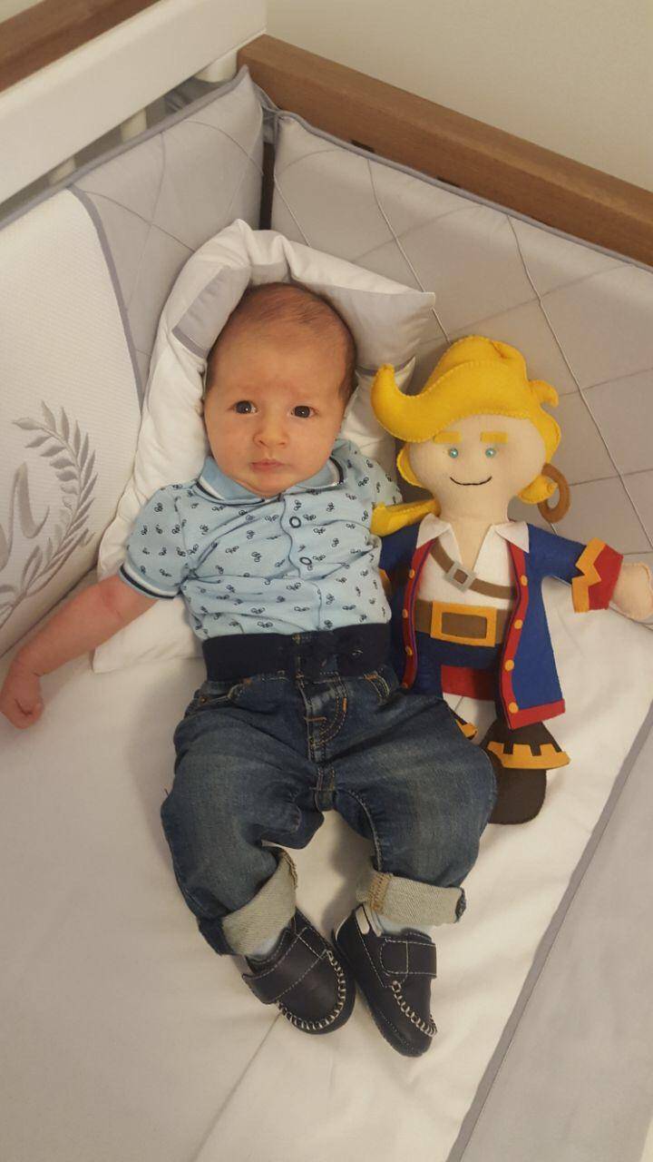 My mighty pirate... and Guybrush 😍😍 | Scrolller