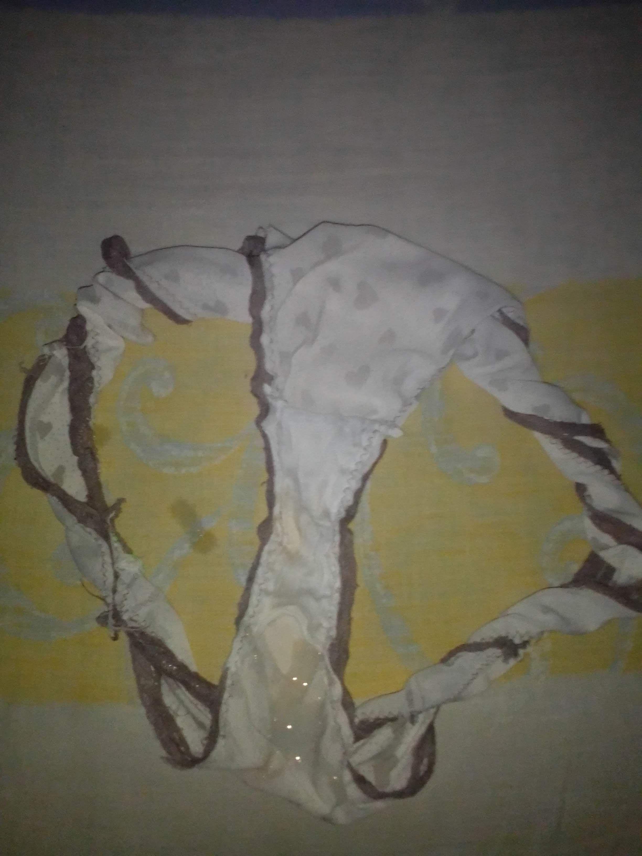 My mom's cummed panties | Scrolller