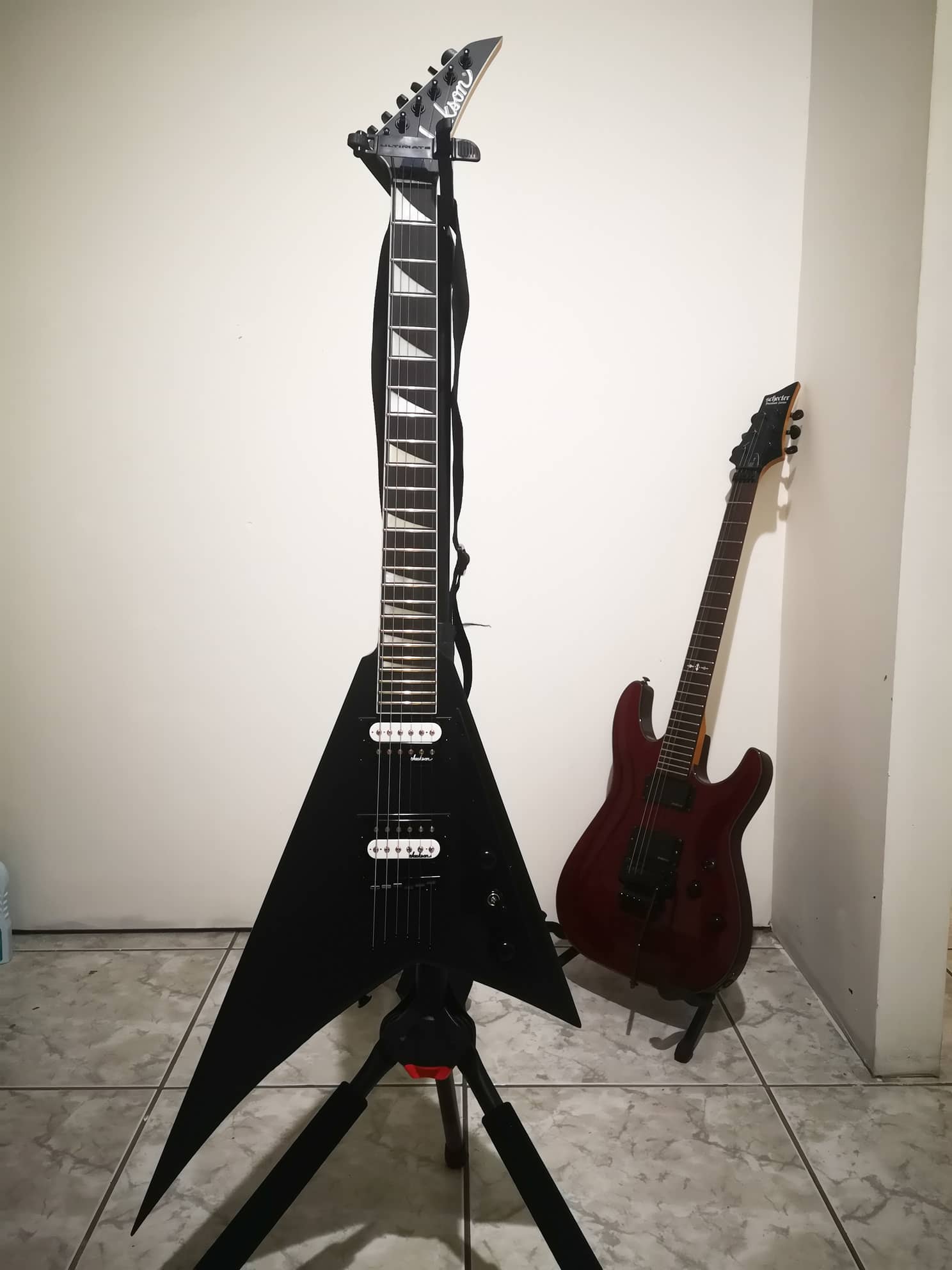 My new JS32 Rhoads, killer axe. Looking for pickup suggestions! | Scrolller