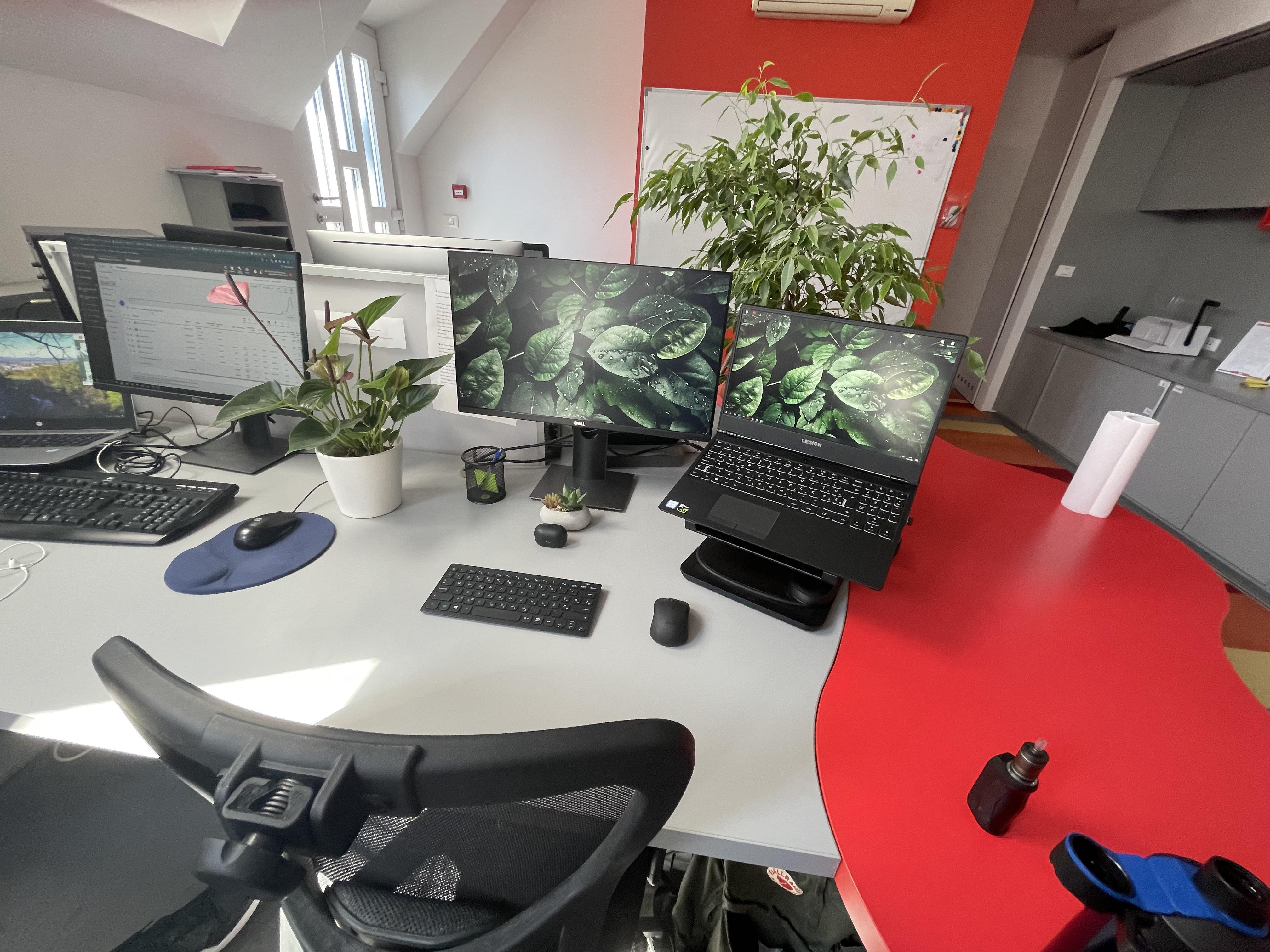 My office setup - Graphic designer | Scrolller