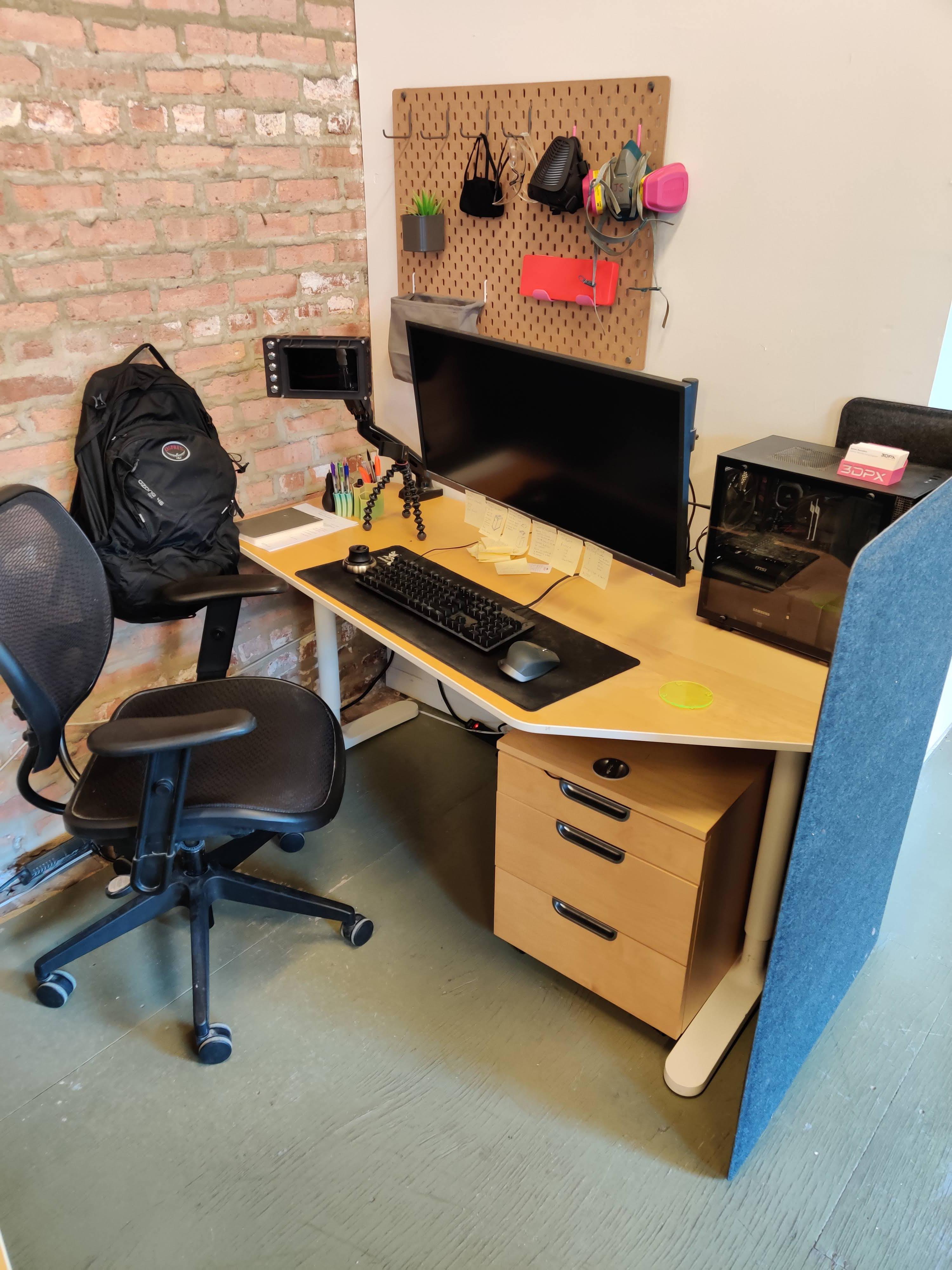 My office station | Scrolller