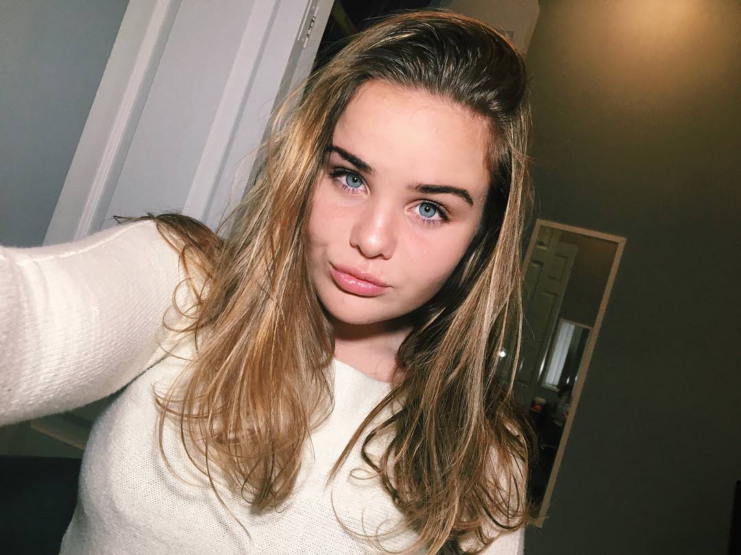 My Sexy Friend | Scrolller