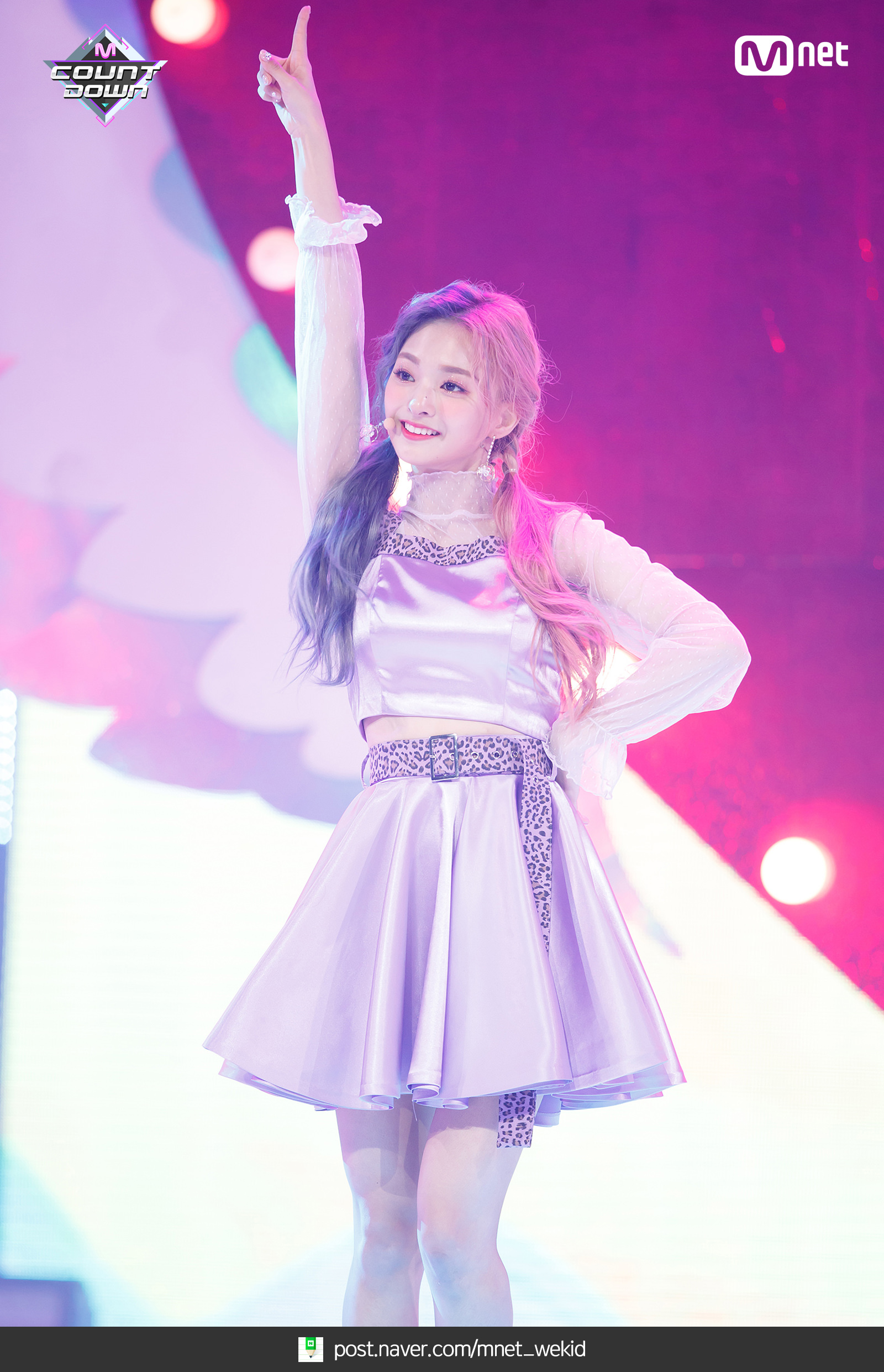 Nagyung pointing | Scrolller