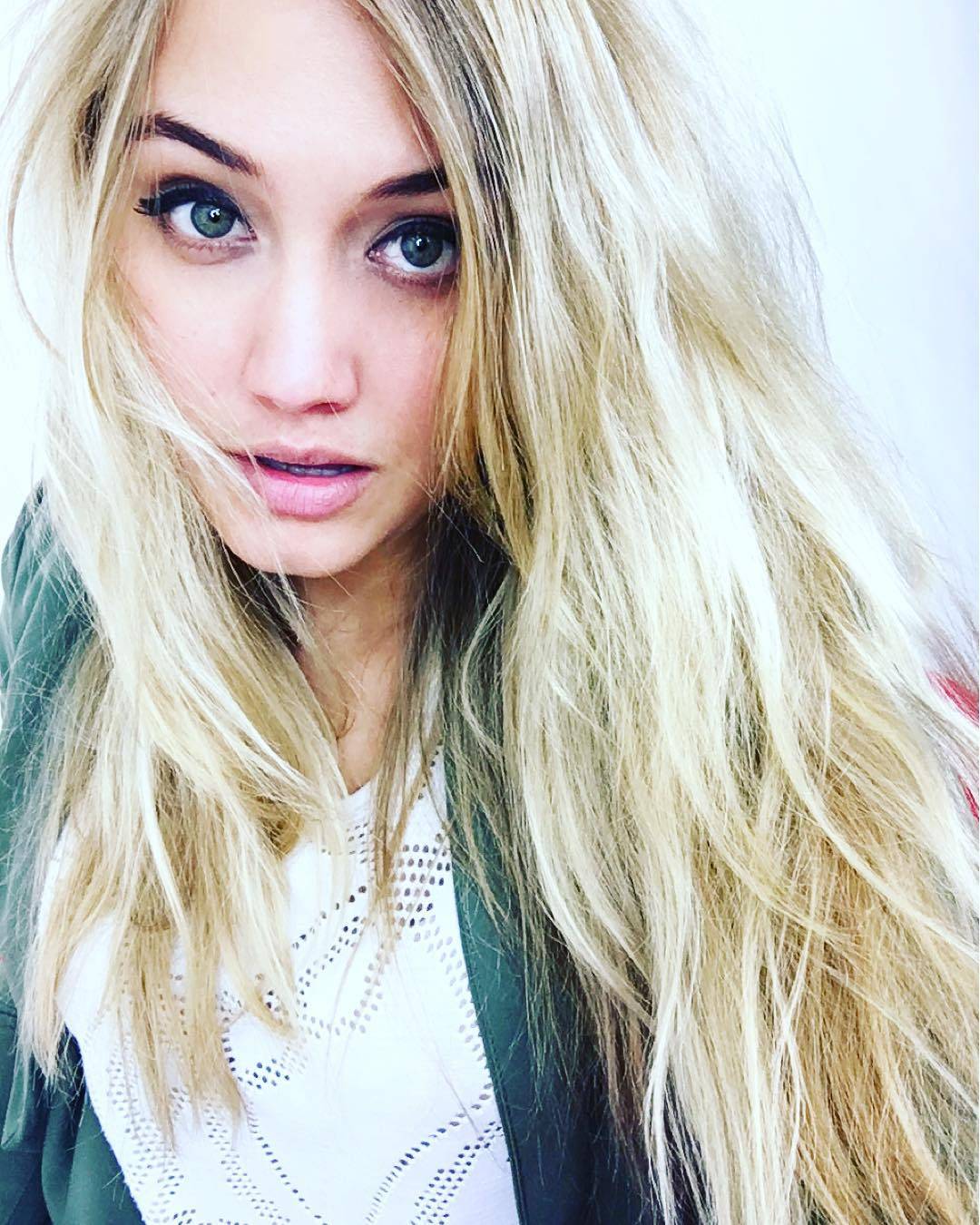 Naomi Kyle Selfie | Scrolller