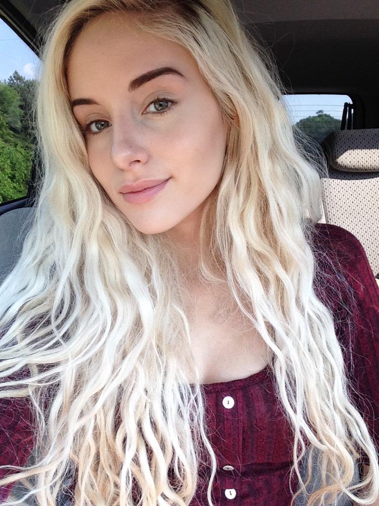 Naomi Woods | Scrolller