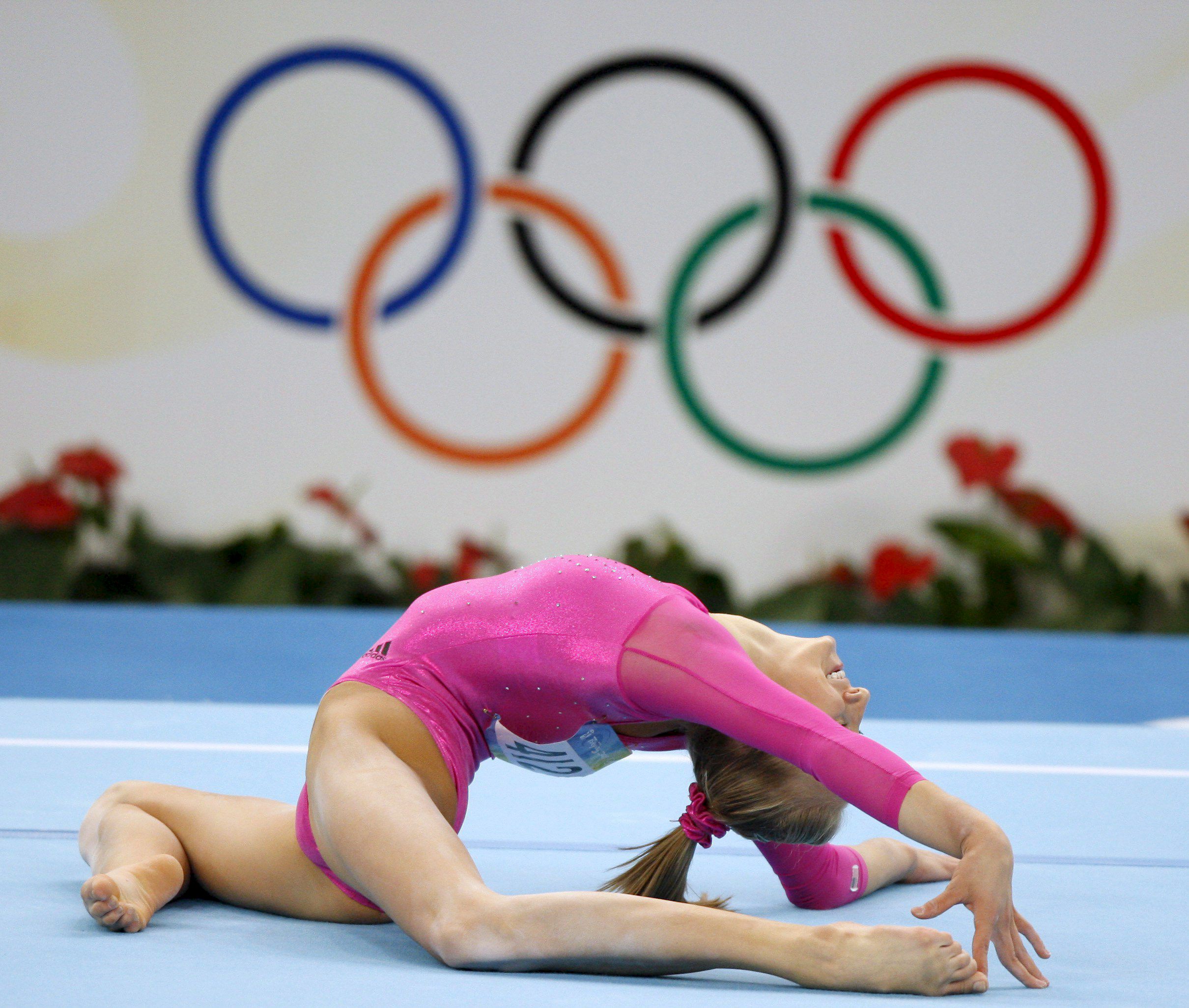 Artistic gymnast Nastia Liukin floor exercise | Scrolller