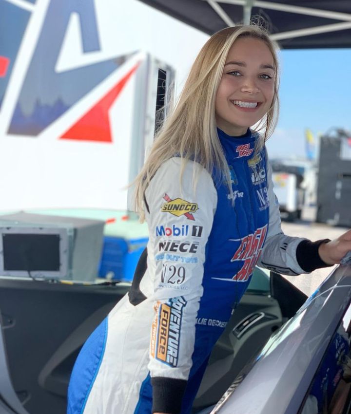 Natalie Decker | Scrolller