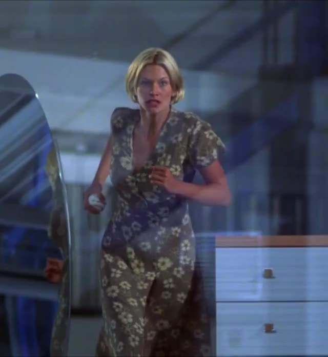 Natasha Hendstridge in Species 2 (1998) | Scrolller