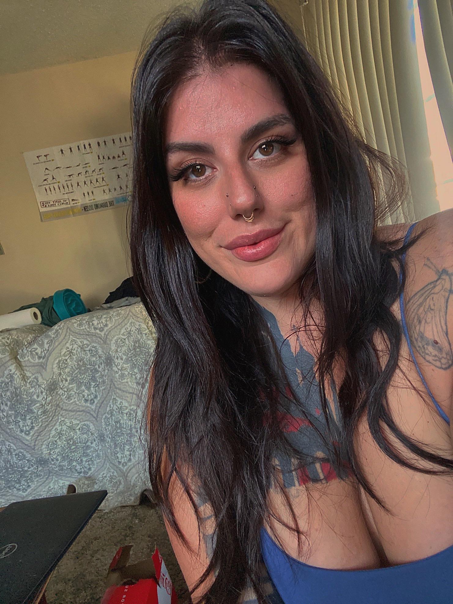 Natural and bra free is the way, for mi! 🌸🥰 | Scrolller