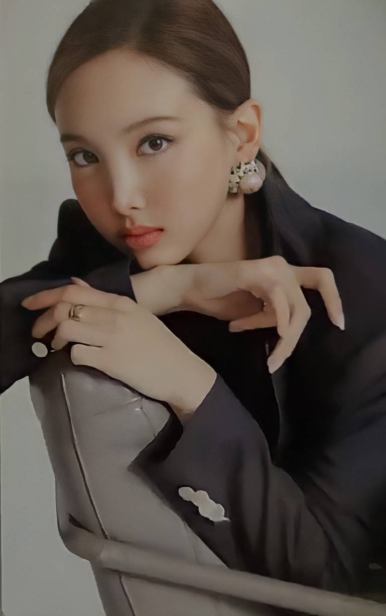 Nayeon | Scrolller
