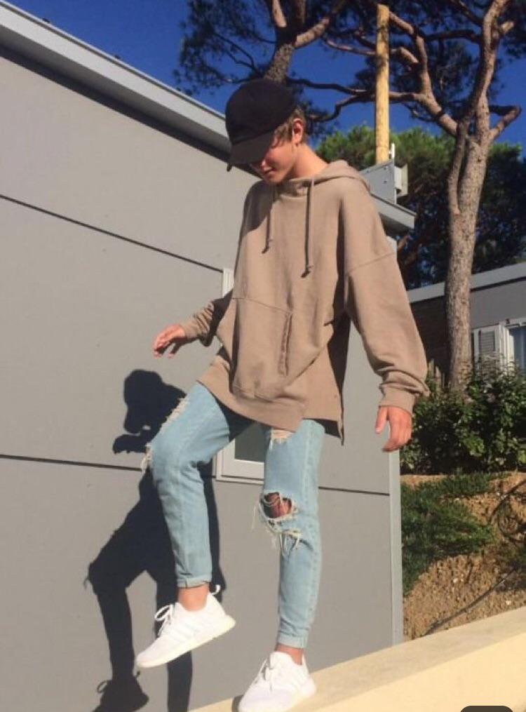 Need help identifying a pair like this or similar. | Scrolller