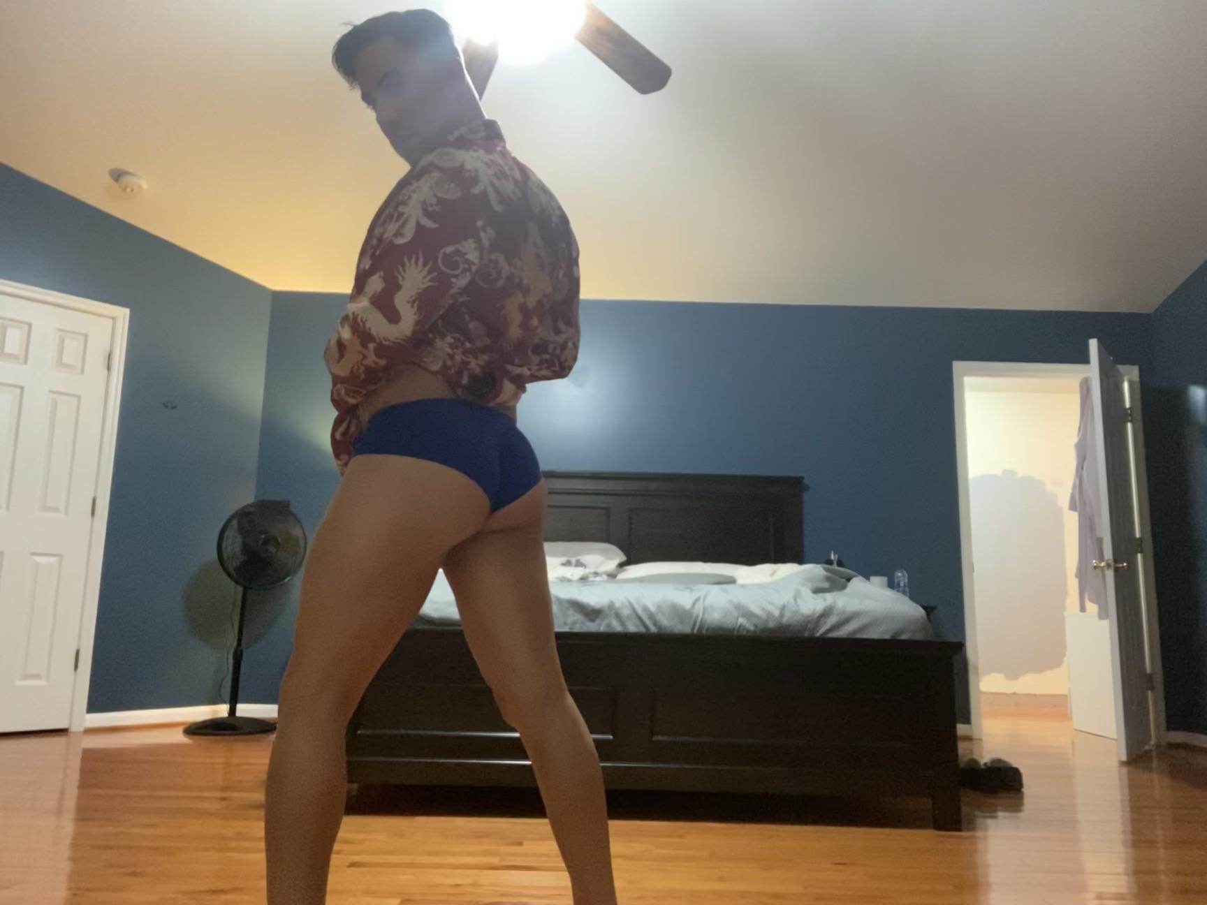 Need more hunks for this trunk 🍑😛 | Scrolller