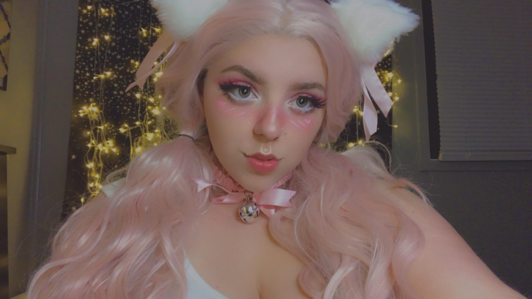 neko girl 💕😻 do you like my ears and collar?💗 | Scrolller
