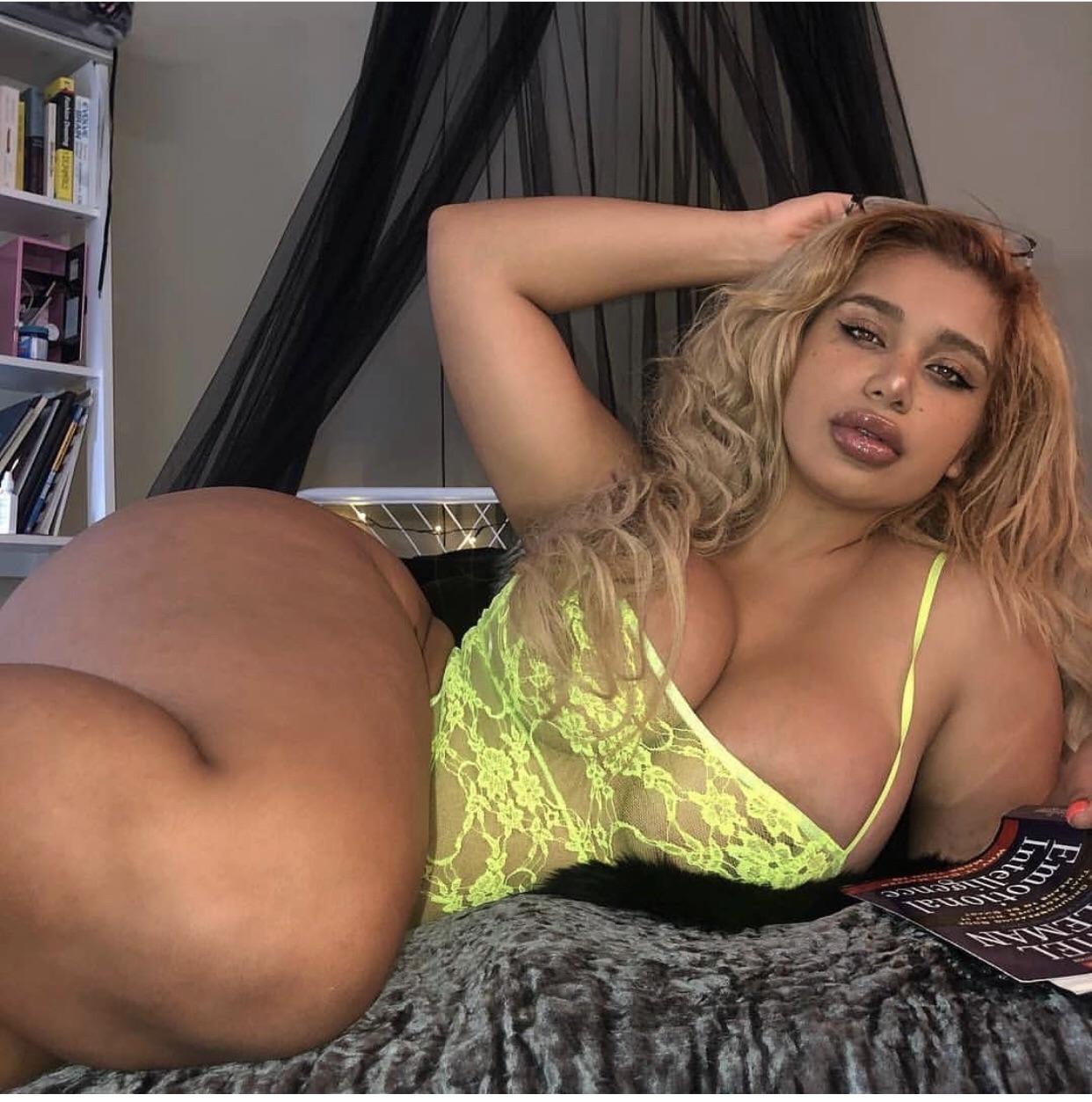 Neon green | Scrolller