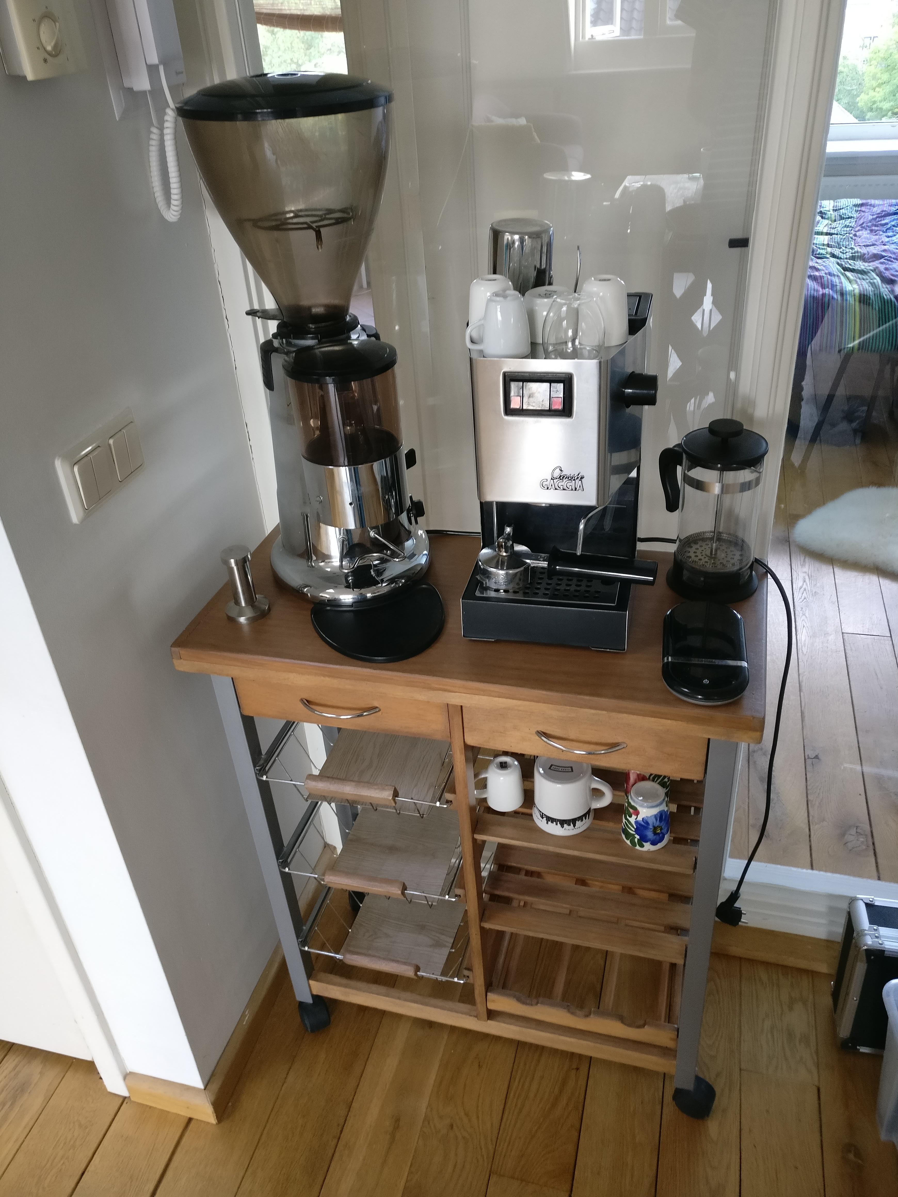 New apartment, new workstation | Scrolller