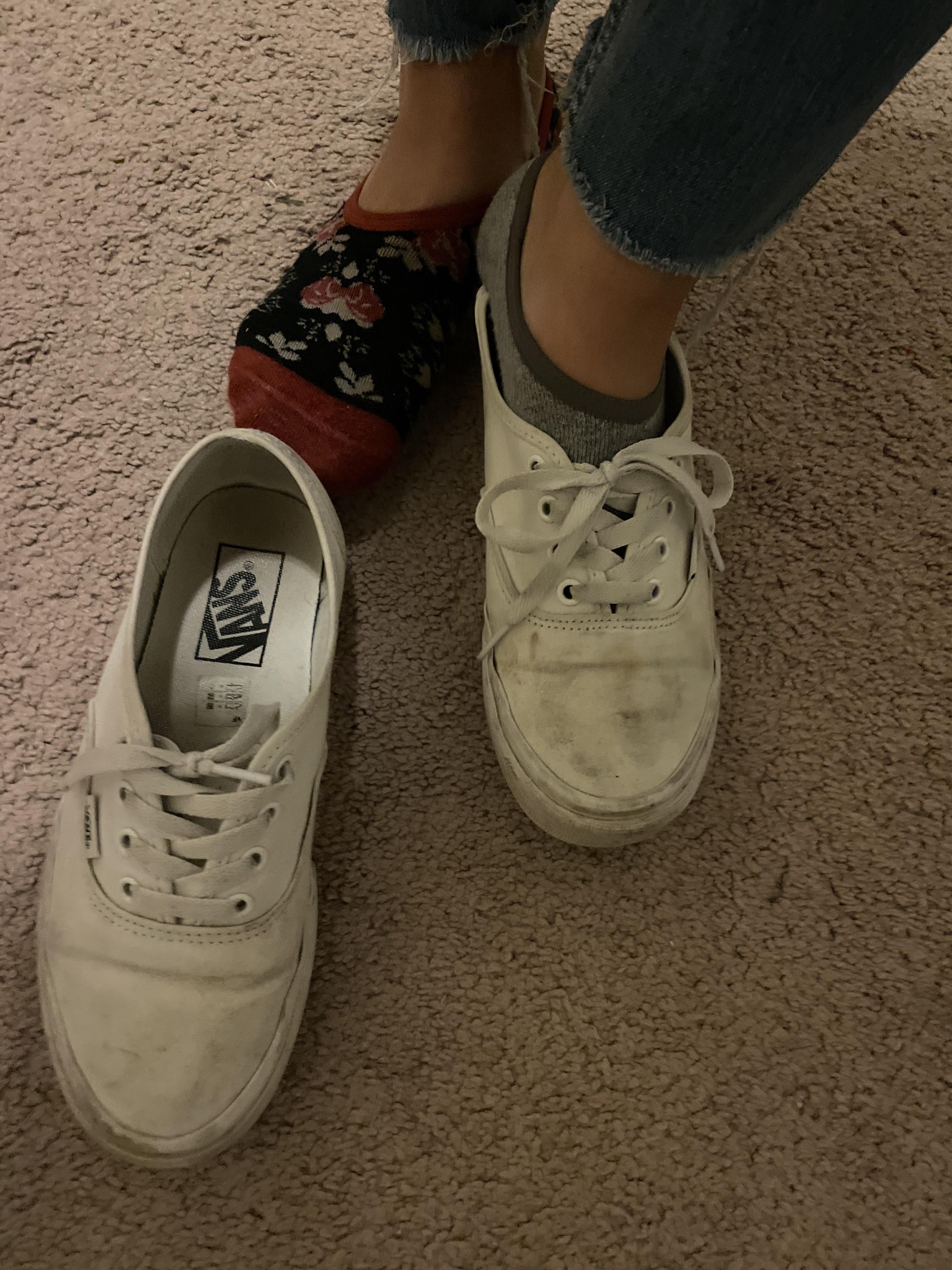 New here. Are mismatched socks acceptable? | Scrolller