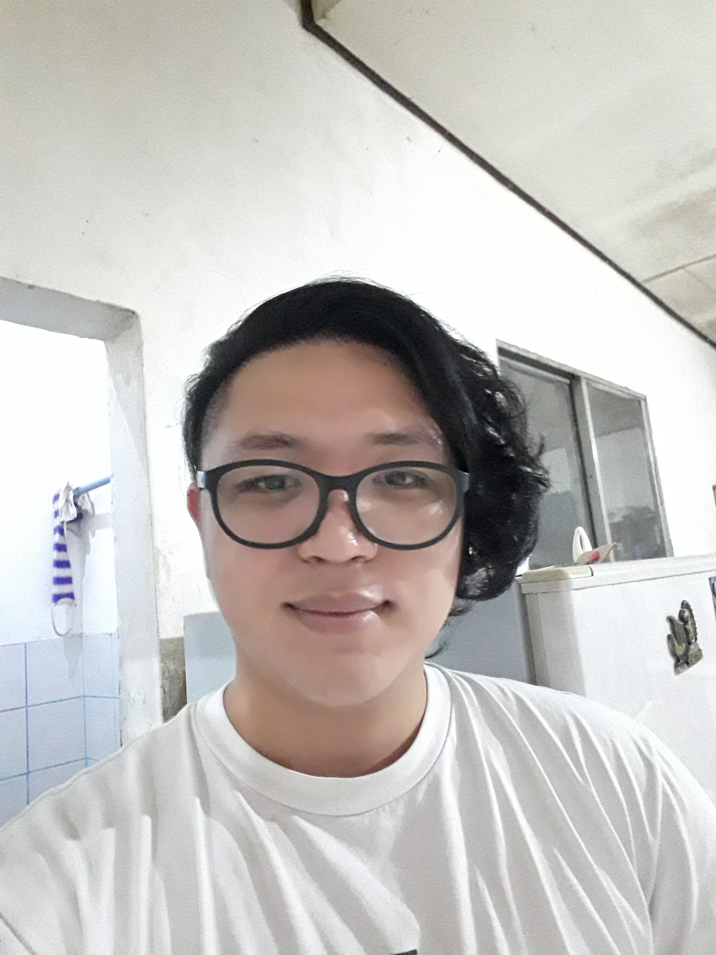 New here Hi guys | Scrolller