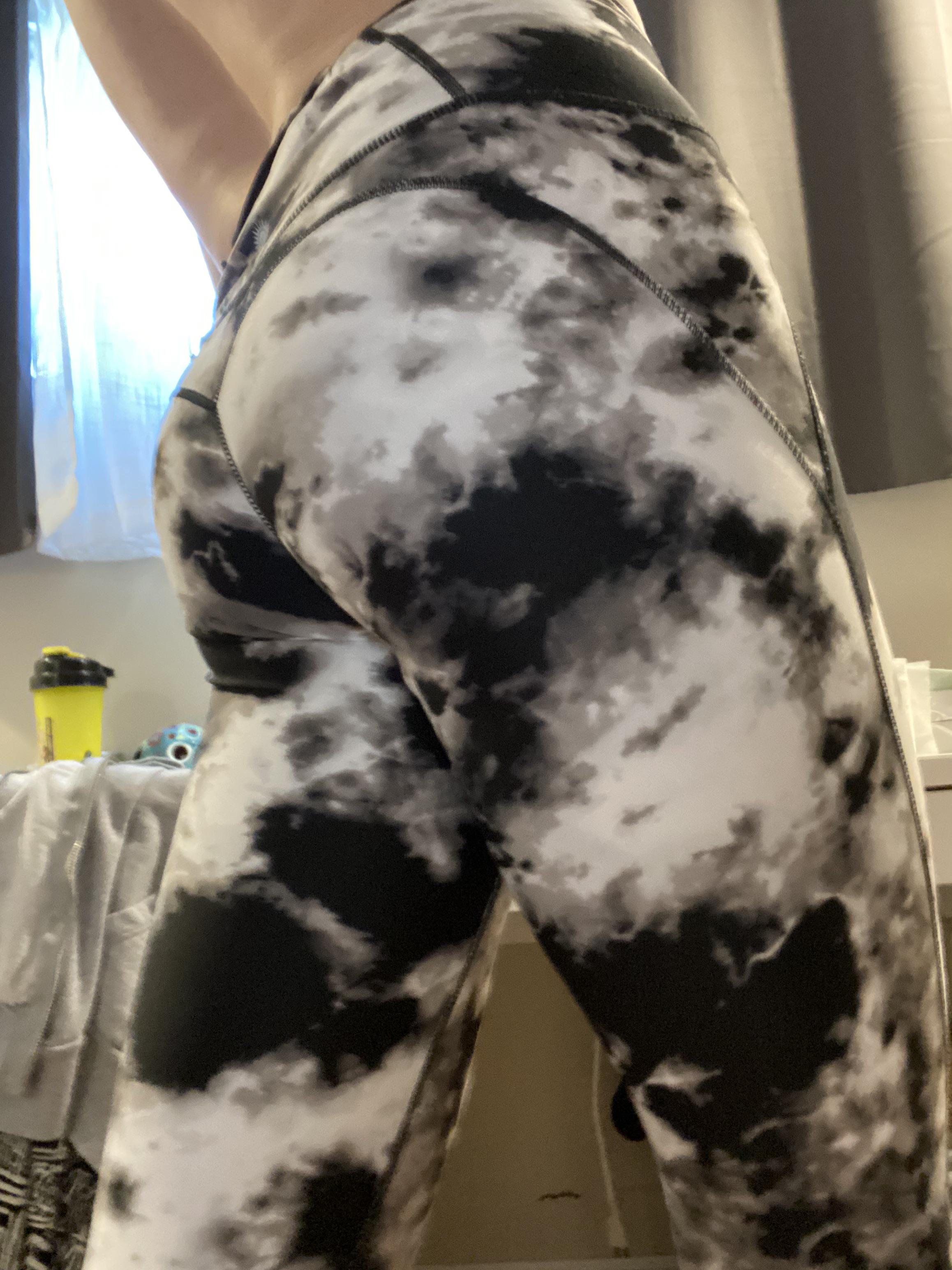 New leggings 👅 | Scrolller