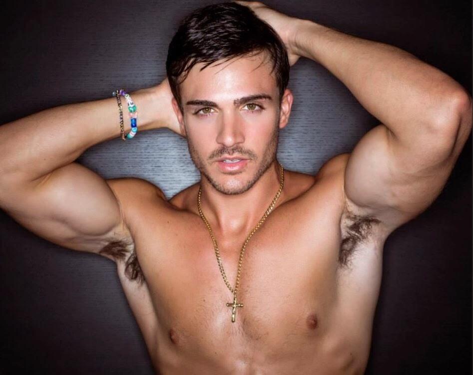 Nice arms, yummy pits | Scrolller