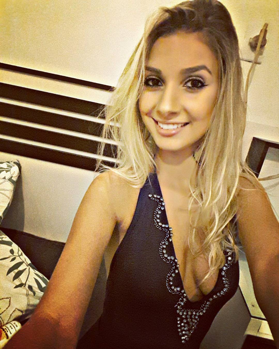 Nice cleavage | Scrolller