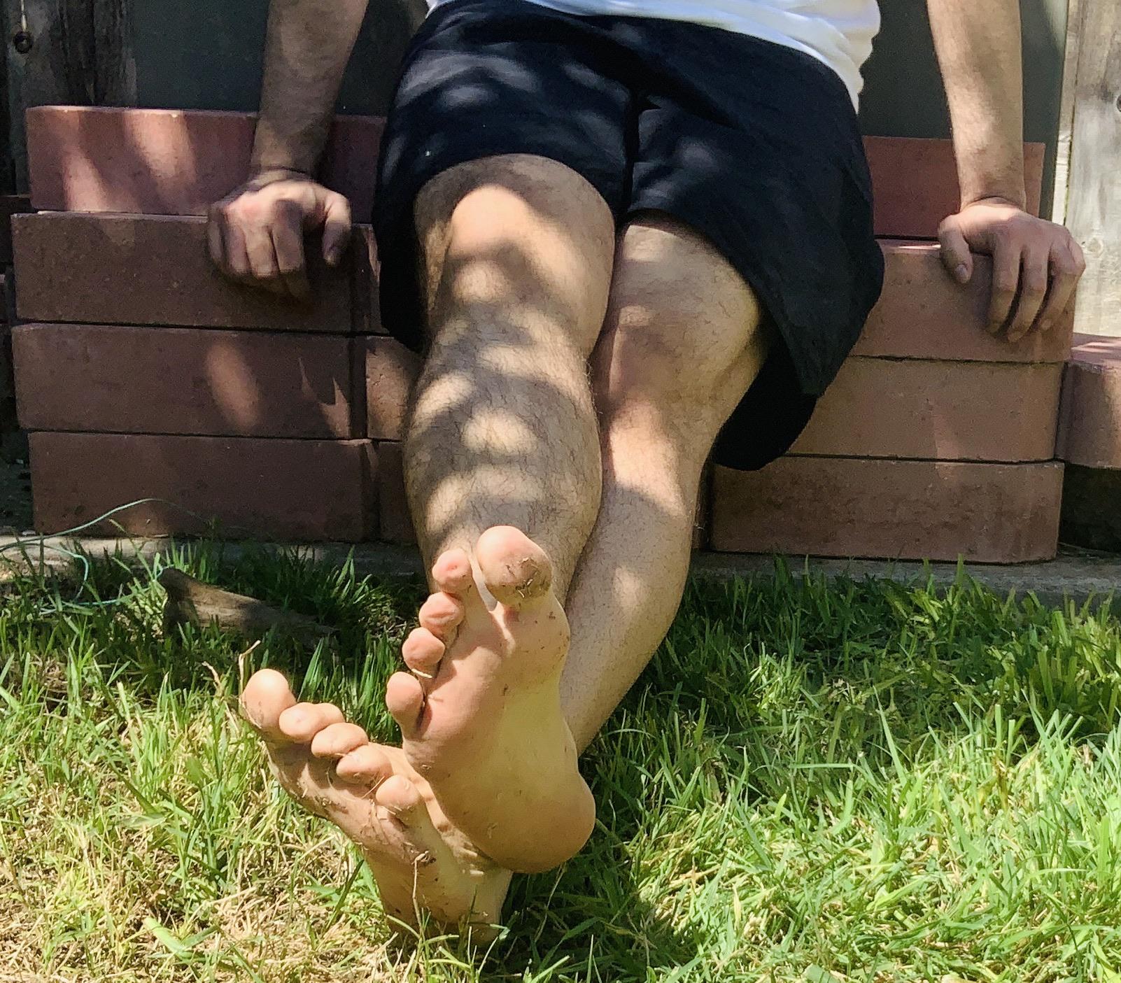 Nice day to kick it outside barefoot in the grass. | Scrolller