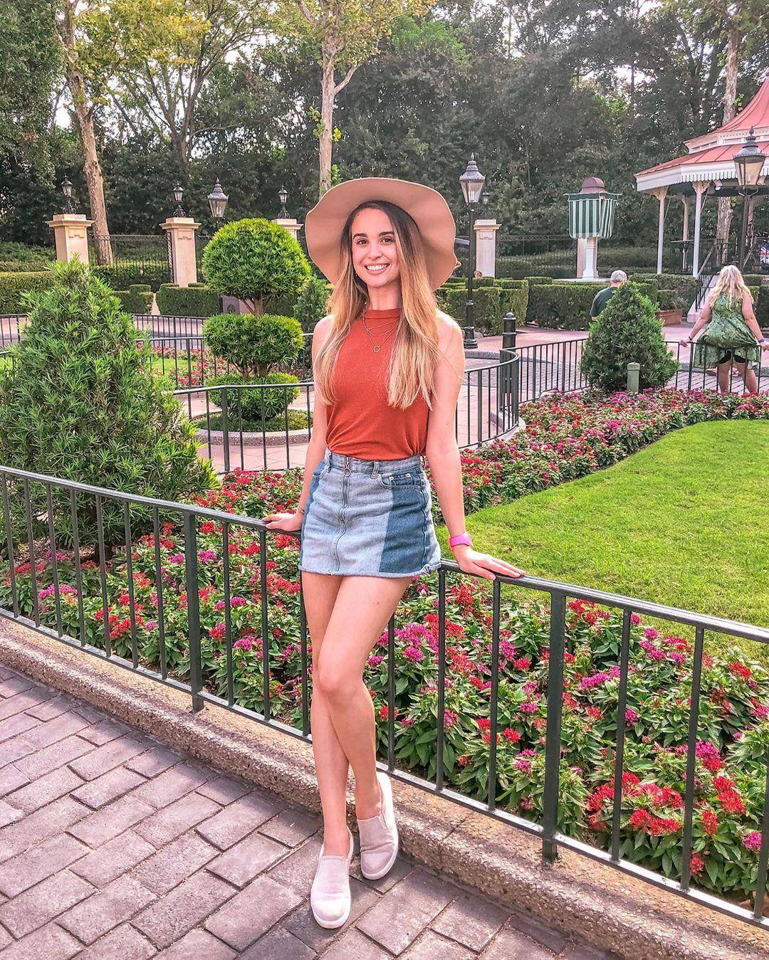 Nice ensemble | Scrolller