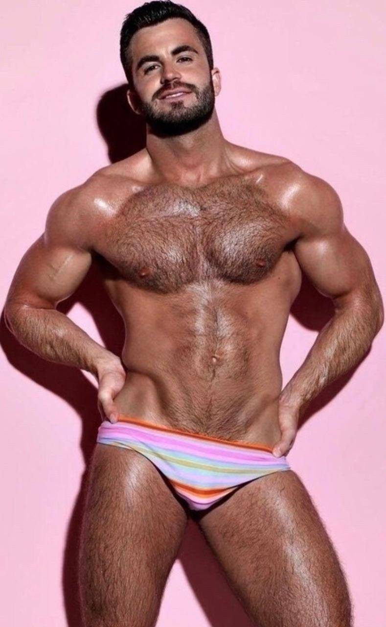 Nicely furred muscle man | Scrolller