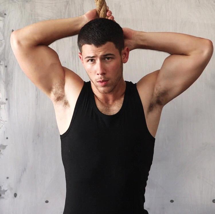Nick Jonas | Scrolller