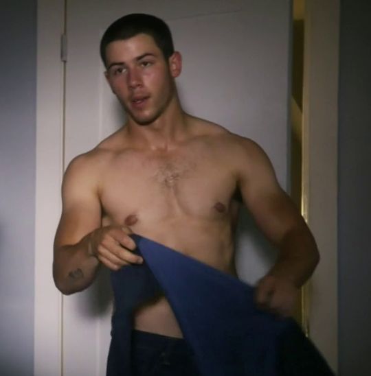 Nick Jonas | Scrolller