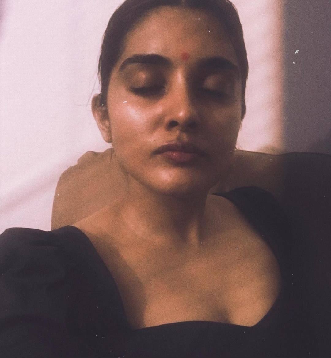 Nivetha Thomas | Scrolller