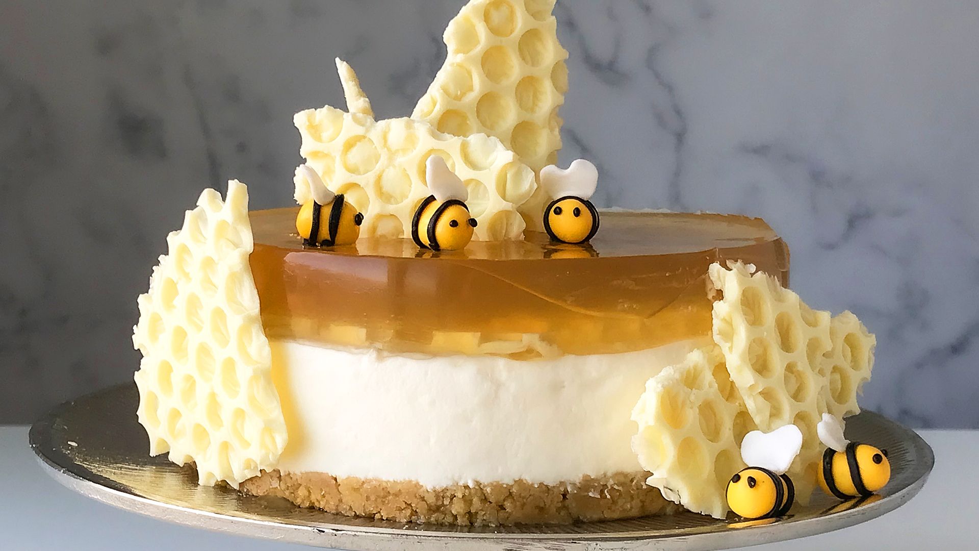 No-Bake Honey Bee Cheesecake | Scrolller