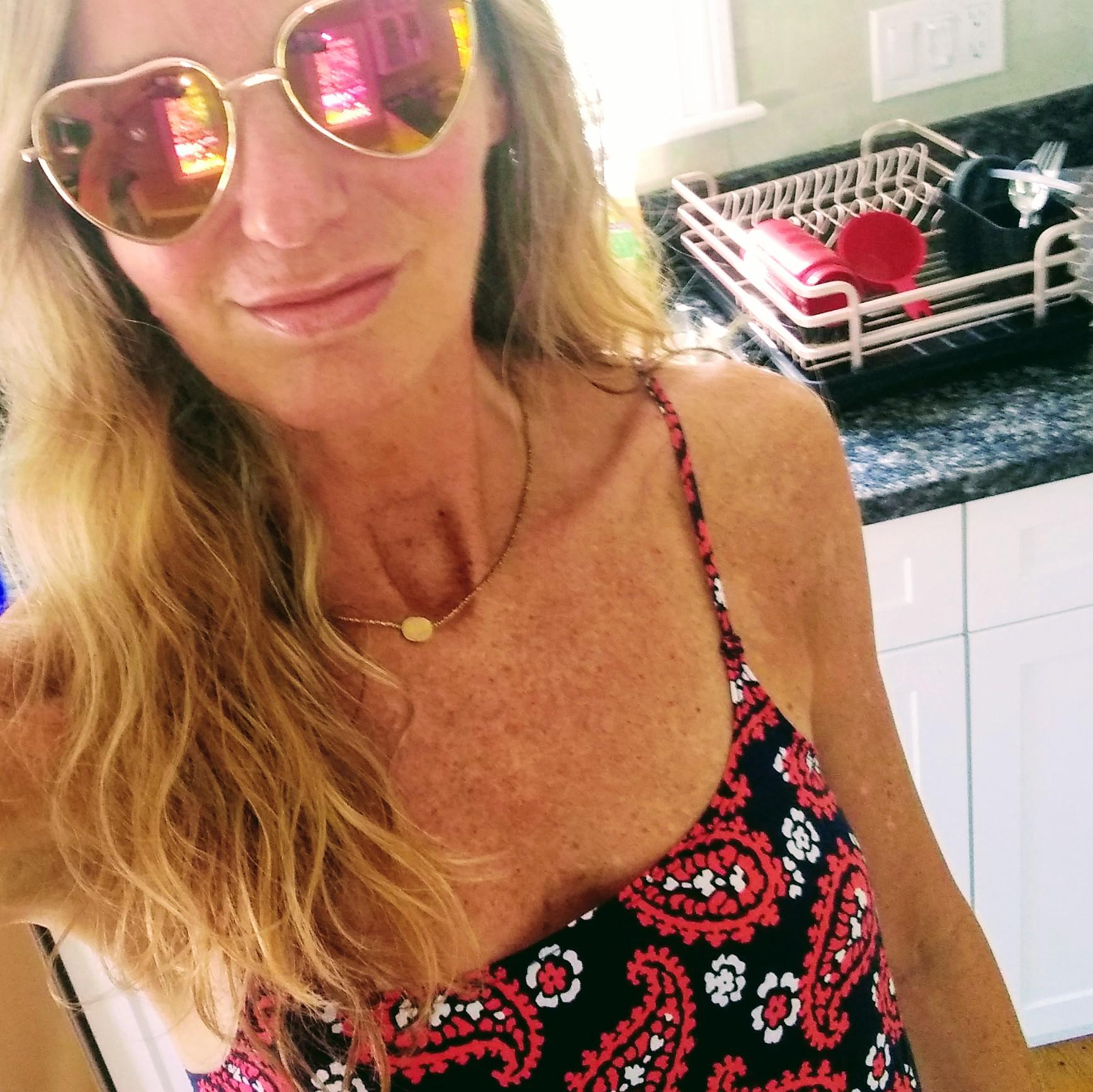 No bra, no problem! | Scrolller