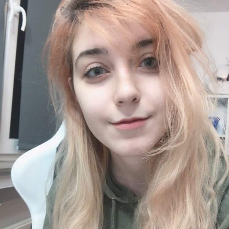 No Makeup | Scrolller