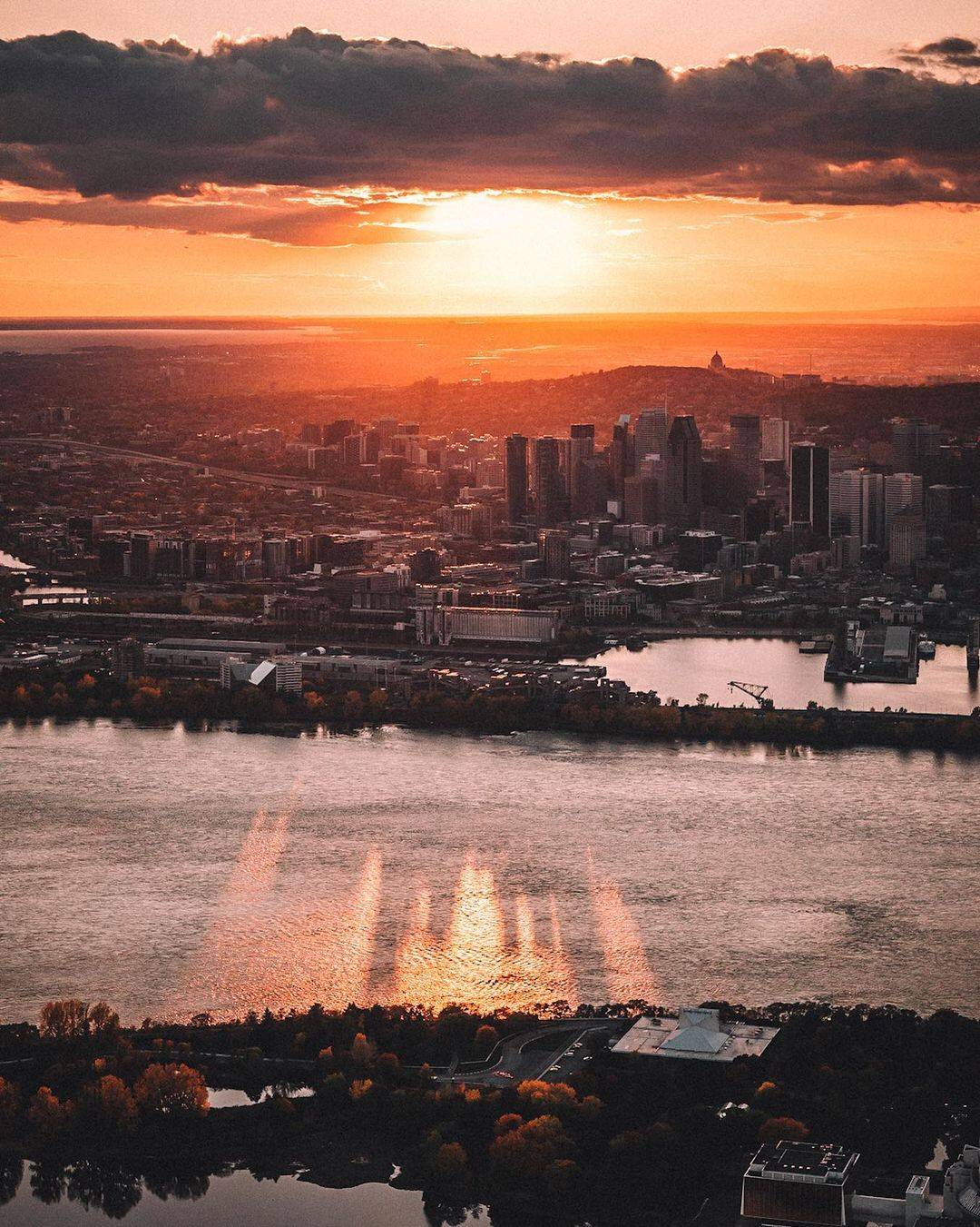 Notre belle grosse Montréal. | Scrolller