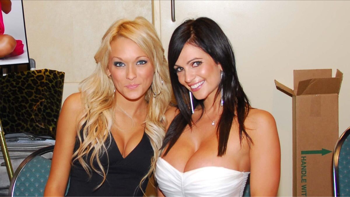 Now THAT's a forced smile. | Scrolller