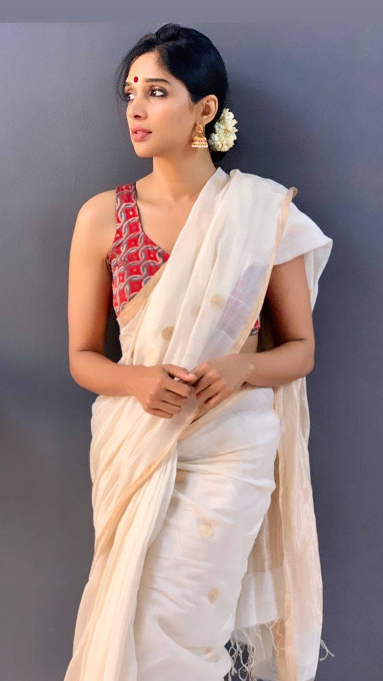 Nyla Usha 😍😍 class 🔥🔥 | Scrolller