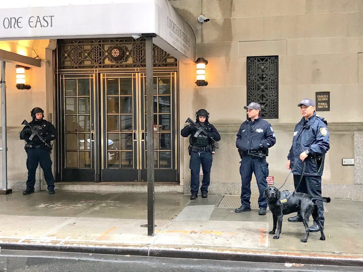 NYPD officers stationed outside synagogues in NYC, October 26, 2018 [1200 x 900] | Scrolller