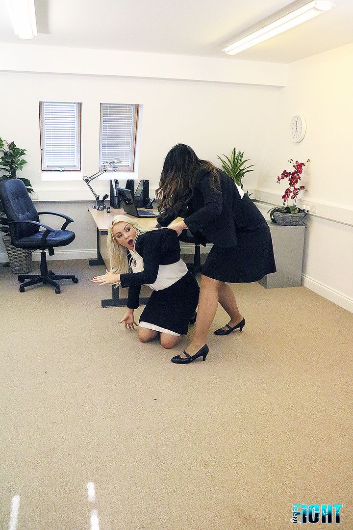 Office catfight | Scrolller