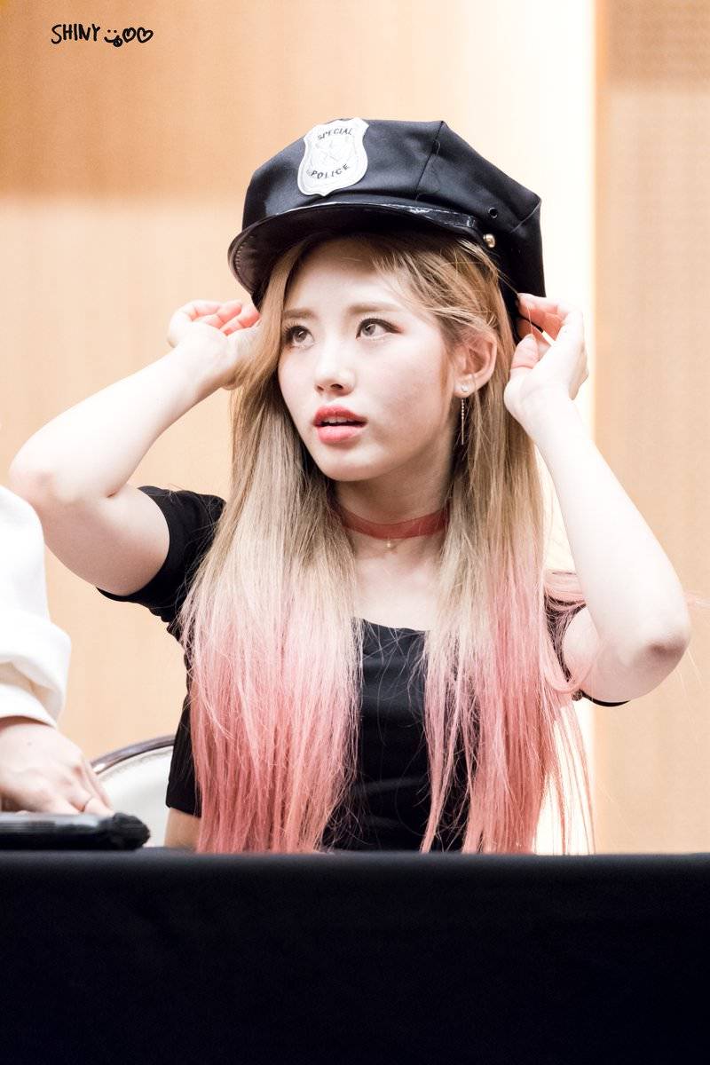 Officer Jiwon | Scrolller