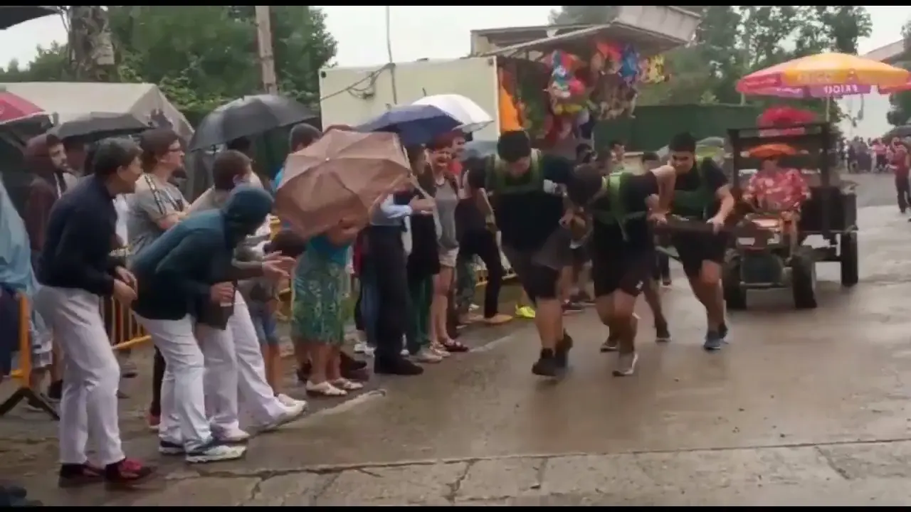 Oiartzun's challenge between neighborhoods - Mixed Tractor Pulling | Scrolller